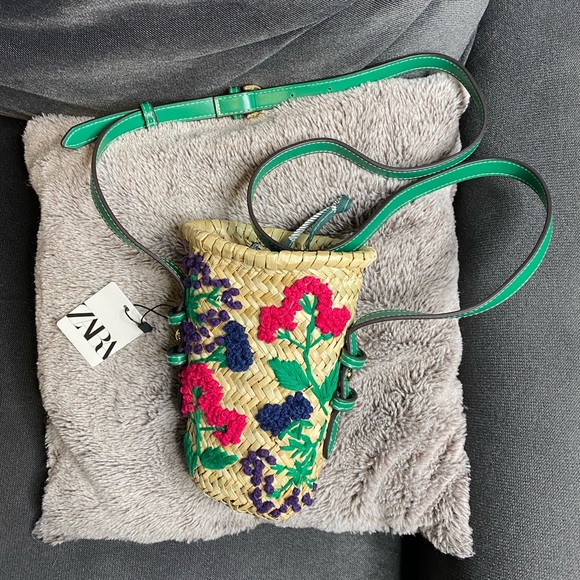 Zara | Bags | Nwt Zara Woman Raffia Mini Crossbody Bag Bloggers Fav ...